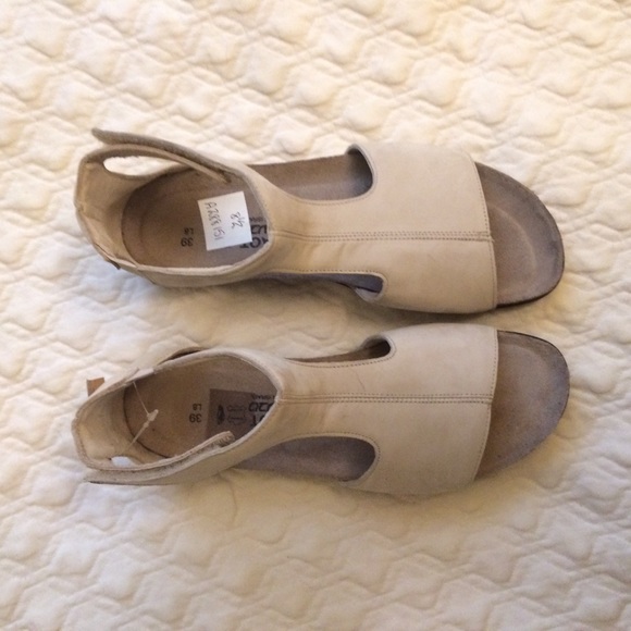 Naot | Shoes | New Nala Naot T Strap Beige Leather Sandals 39 | Poshmark